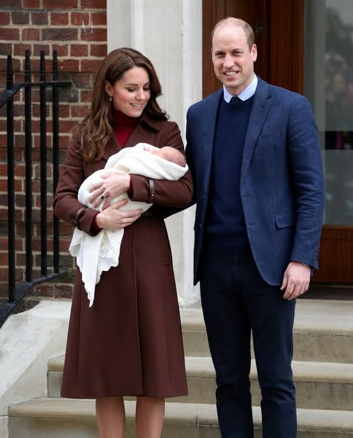 Princess Catherine and William proudly introduce their baby boy to the ...